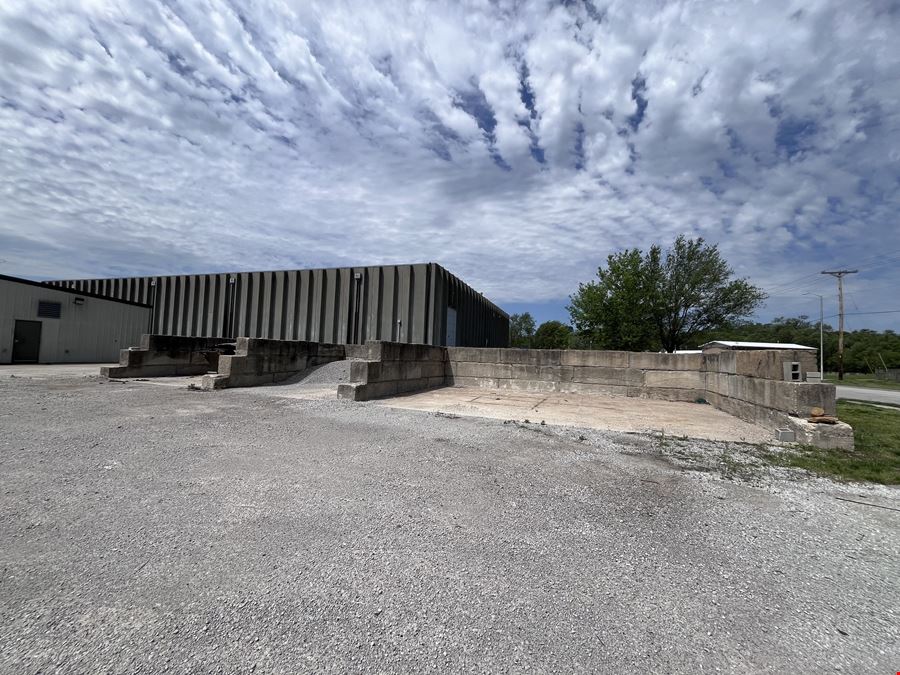 Renner Plaza - 2627 NW Platte Rd, Riverside, MO