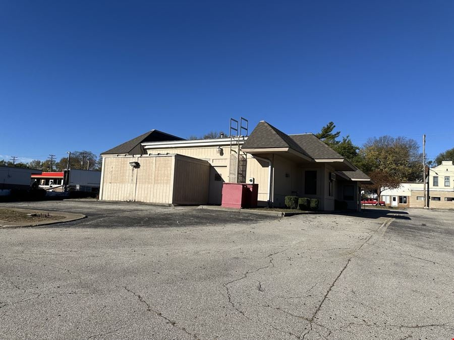 Former McDonald's - 2920 NE Adams St, Peoria, IL